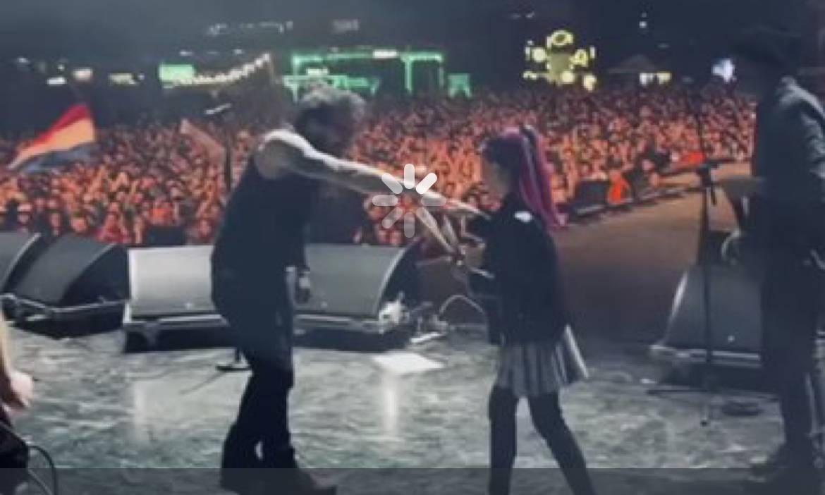 [VIDEO] Emma Sofía compartió escenario con La Vela Puerca