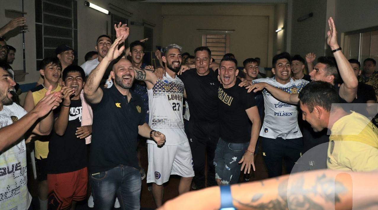 [GALERÍA] Así festejó el plantel del Chanchón su regreso a primera